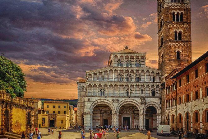 Lucca Walking Tour with Audio and Written Guide by a Local - Key Points