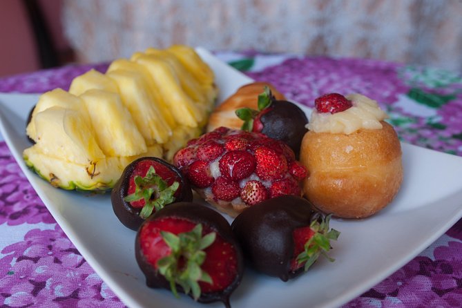 Lunch or dinner and cooking demo at a local home in Cava de' Tirreni - Key Points