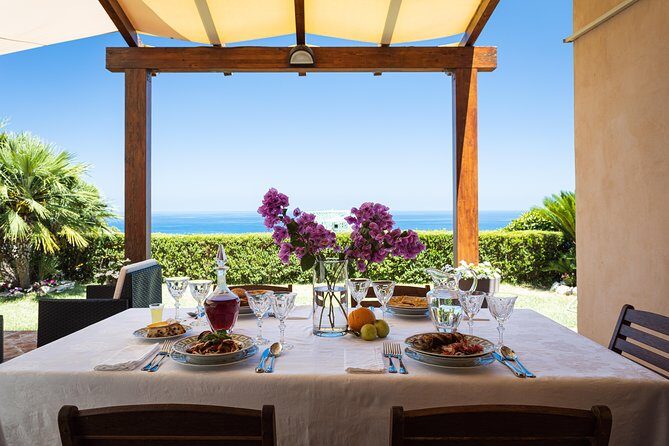 Lunch or dinner and cooking demo at a local home in Cefalù - Who Will Love This Tour