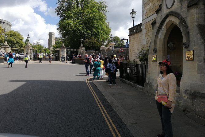 Luxury Private Day Hire London-London Stopover at Windsor & Hampton Court Palace - FAQ