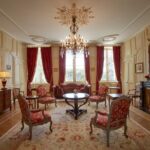 Luxury Tour of Château de La Dauphine - Key Points