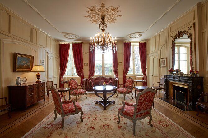 Luxury Tour of Château de La Dauphine - Key Points