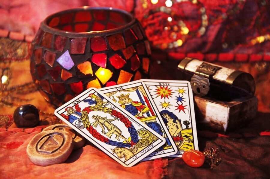 Lyon: Tarot Reading and Neon Painting Workshop - The Value of This Experience