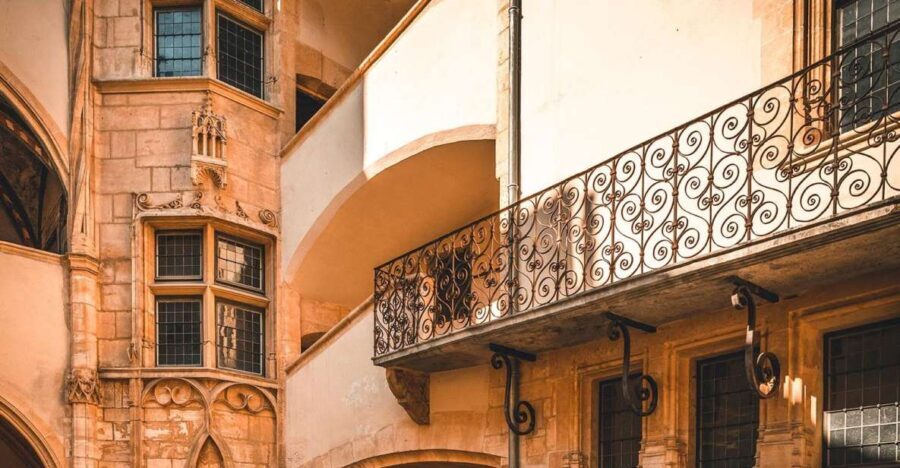 Lyon: Traboules Private Tour of the Secret Passages - Respecting Lyon’s Secrets: What to Expect