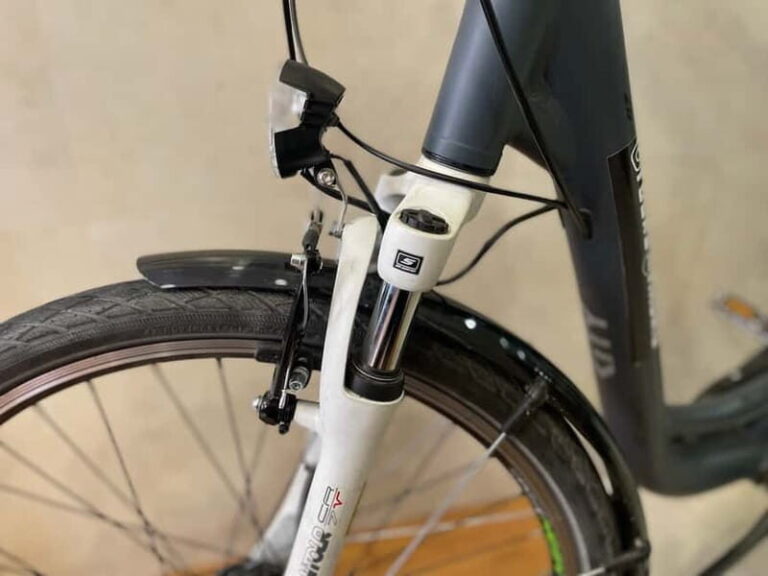 Madrid: Bike Rental with tourist map - Discovering Madrid on Two Wheels