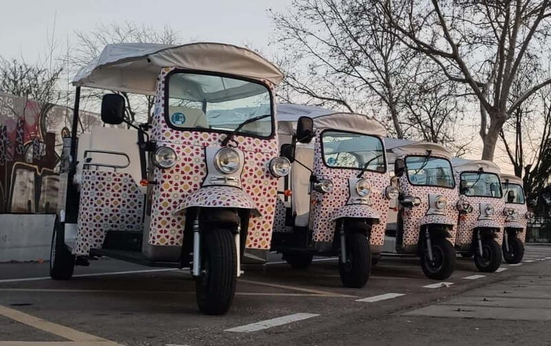 Madrid: City Tours - 6 seats private ecological tuk tuk - What the Traveler Can Expect During the Tour