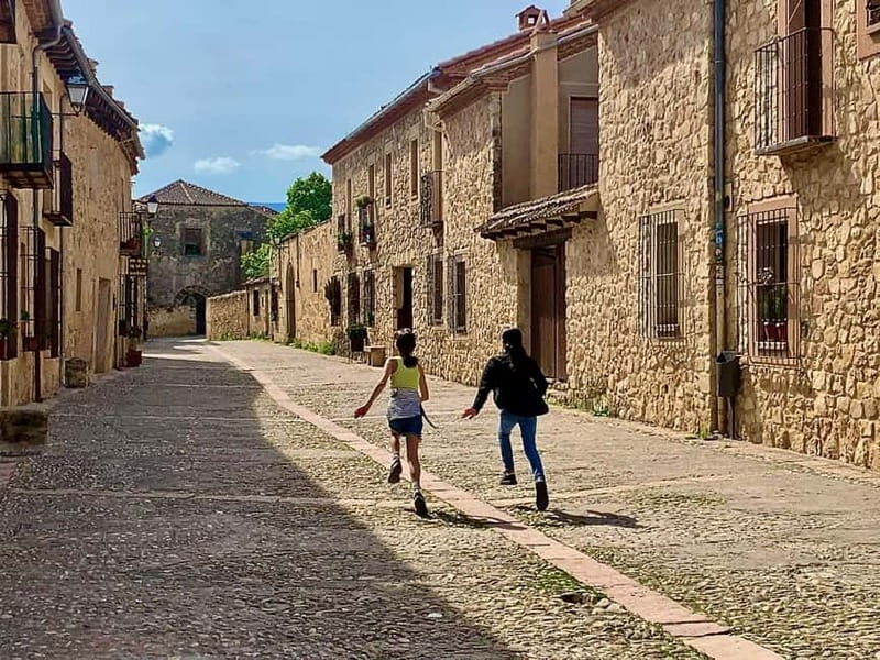 Madrid: Journey through Roman Segovia and medieval Pedraza - The Charm of Pedraza: Stepping into the Middle Ages