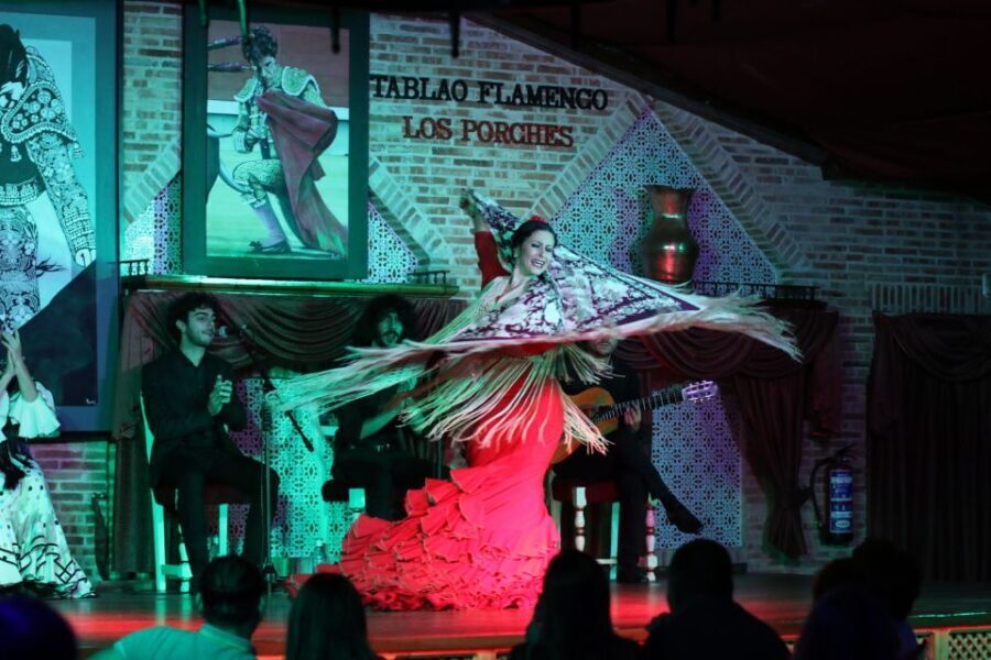 Madrid: Los Porches Flamenco Show with Tapas and Wine Ticket - The Food and Drinks