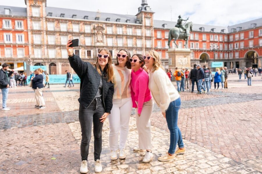 Madrid: Professional photoshoot at The Royal Palace - The Itinerary in Detail