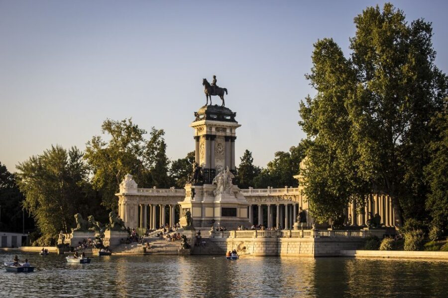 Madrid: Retiro Park Guided Tour and Tapas Tasting - Practical Details and Tips