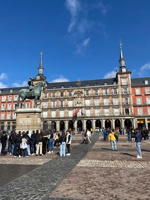 Madrid: stroll through the Austrias neighborhood option visit Prado Museum - Key Points