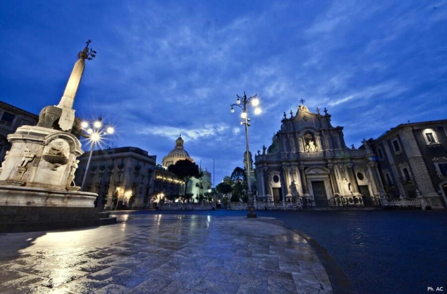 Magical Christmas in Catania: Private Tour among Lights, Nativity Scenes and Sicilian Flavors - Exploring Christmas Markets and Tasting Sicilian Flavors
