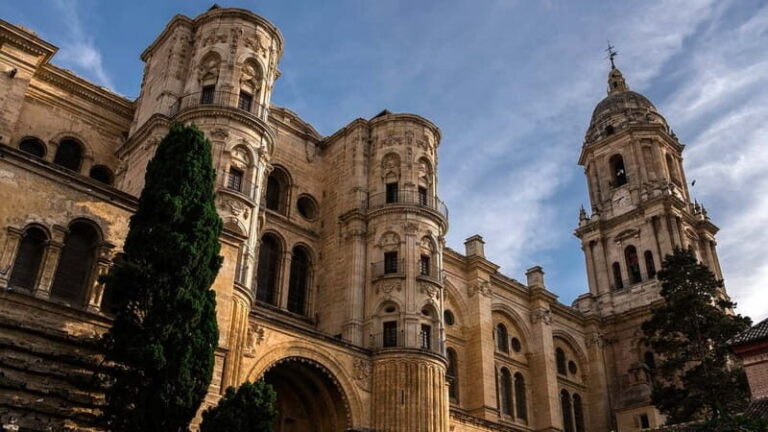 Málaga: 2-Hour Historical Center & Cathedral Tour - Inside the Cathedral of Málaga
