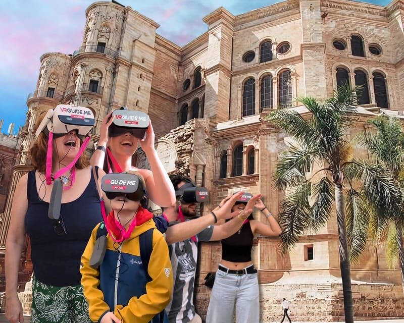 Malaga: Alcazaba, Picasso and more, walking tour with 5 VR experiences ! - The Guide and Group Dynamics