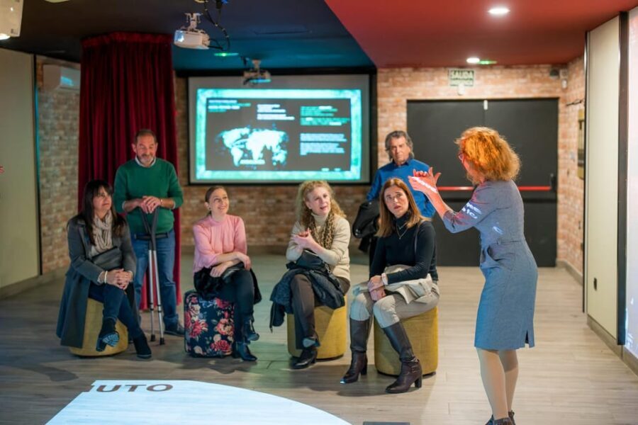 Málaga: Flamenco Course 4pm + 1-Hour Show, 3 Tapas and Drink - The Value of the Experience