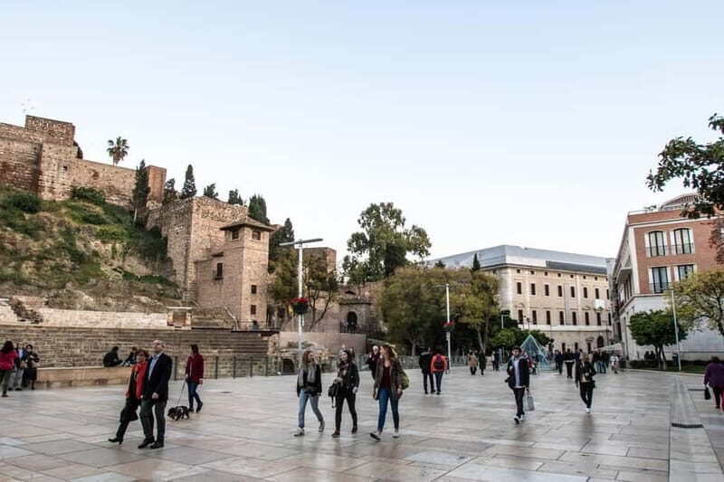 Malaga: old town walking tour & flamenco show - Exploring the Landmarks: From Picasso to Bishop Square