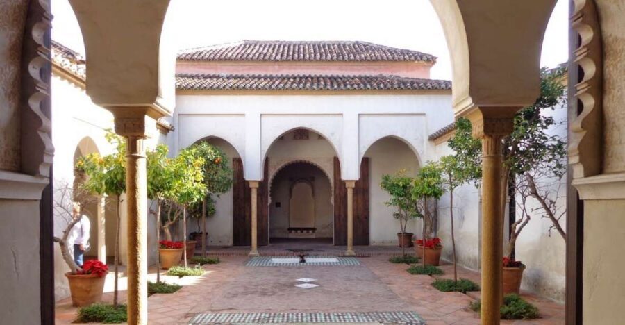 Malaga: Roman Theater and Alcazaba of Malaga Guided Tour - Exploring the Alcazaba of Malaga