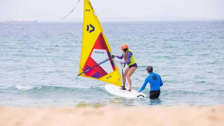 Malaga: Windsurfing lessons in Playa del Palo - What to Expect on Your Windsurfing Day