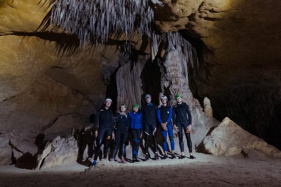 Mallorca: Cala Romántica Cliff Hike and Sea Cave Tour - An In-Depth Look at the Cala Romántica Cliff Hike and Sea Cave Tour