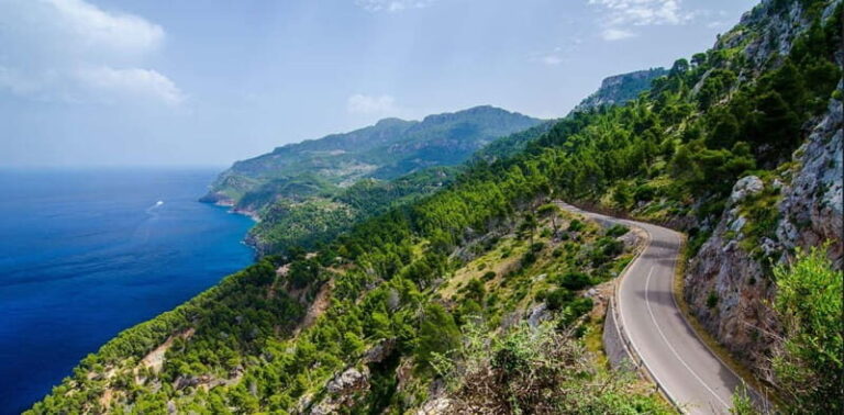 Mallorca: Unveiling the Island's Hidden Gems Guided Day Tour - The Charm of Valldemossa