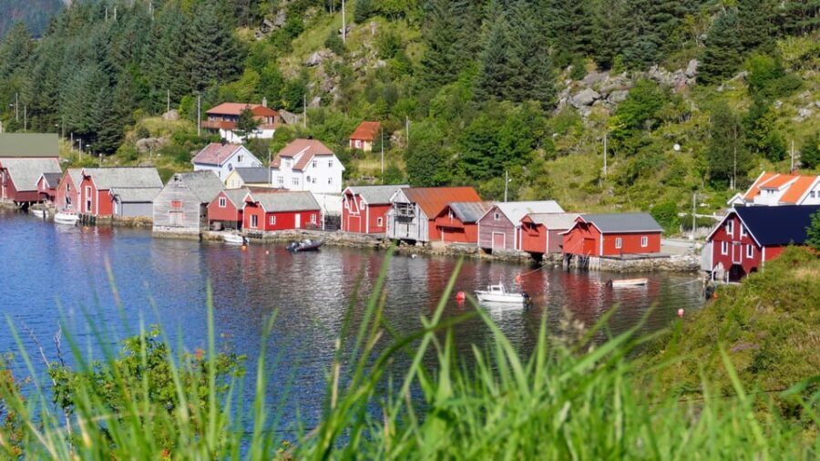 Måløy: Kannesteinen and Colorful Village Tour - An In-Depth Look at the Tour