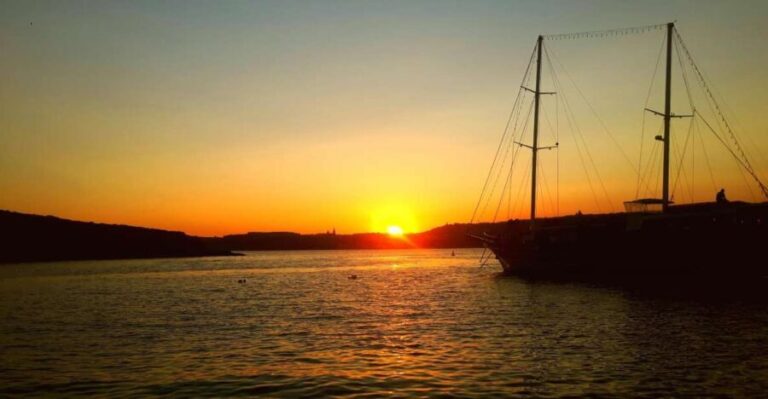 Malta: Private Sunset Boat Trip to Comino and Blue Lagoon - Detailed Breakdown of the Experience