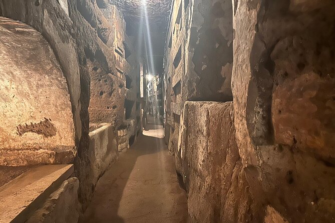 Mamertine Prison and Catacombs small group tour with driver - What the Tour Includes and How It Works