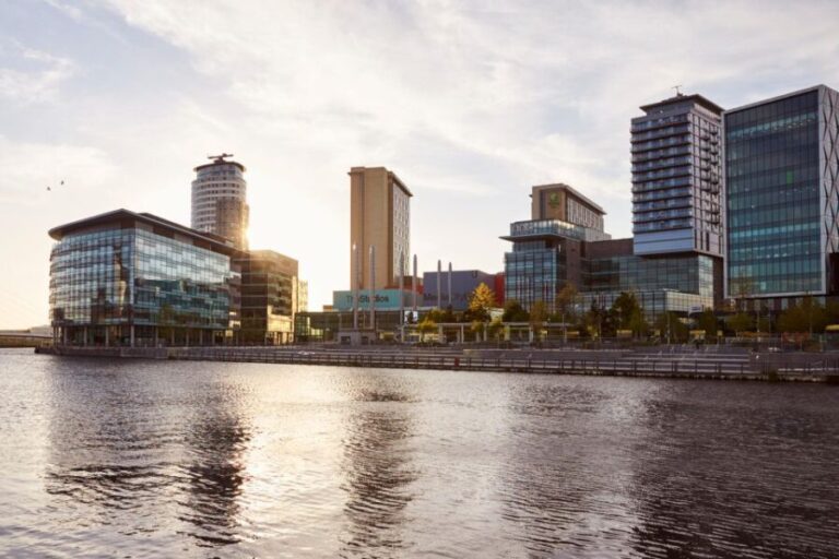 Manchester: Express Walk with a Local in 60 minutes - Why Youll Love the Experience