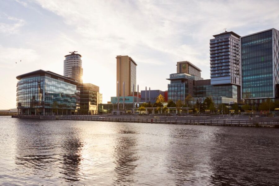 Manchester: Express Walk with a Local in 60 minutes - Why Youll Love the Experience