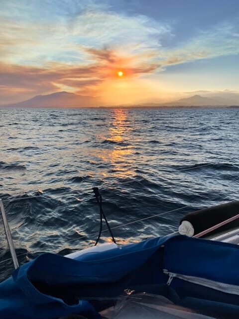 Marbella: Sunset Luxury Sailing Cruise in Puerto Banús - The Value and Why It Works