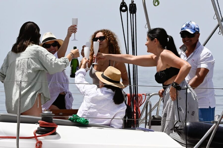 Marbella: sunset sailboat trip Drinks-Snacks,2 hour - Who Should Consider This Tour?