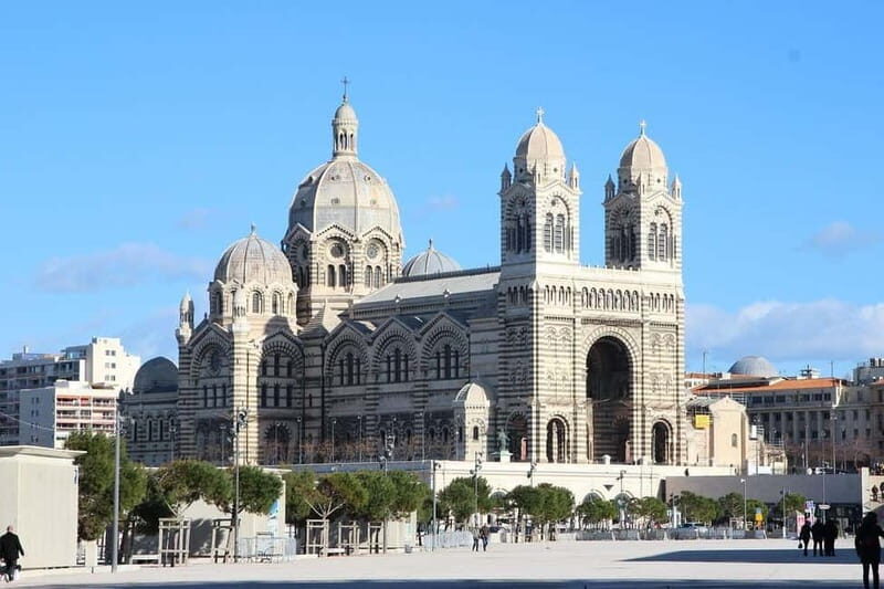 Marseille: Christmas Market Walking Tour - Watching the Festivities Come to a Climax: New Year’s Fireworks