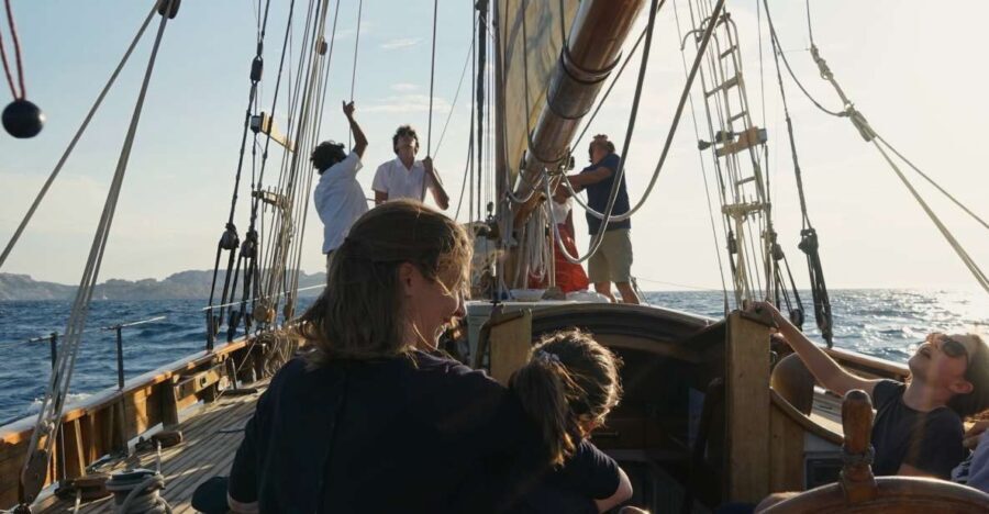 Marseille: Sunset Cruise Cocktail-Dinner in Frioul Islands - Practical Details and What to Expect