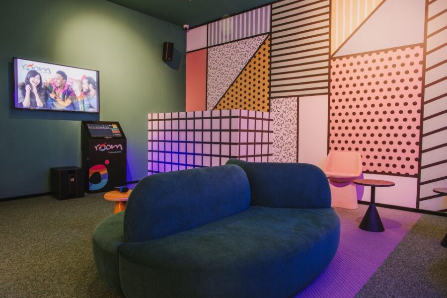 Maspalomas: Holiday World Themed Karaoke Room Rental - What You Can Expect on the Day