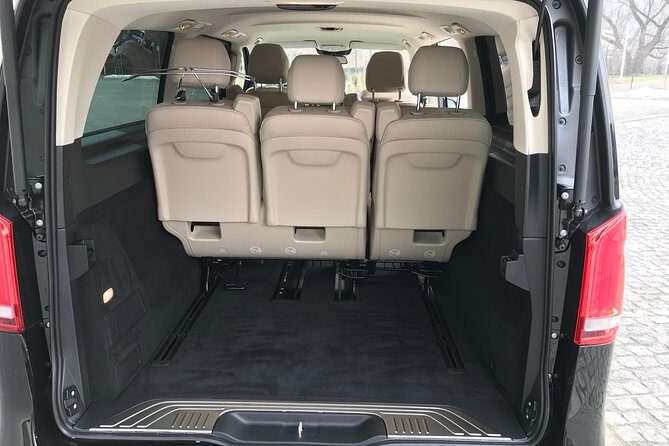 Mercedes V Class VIP minivan Kraków - What Can You Expect During the Ride?