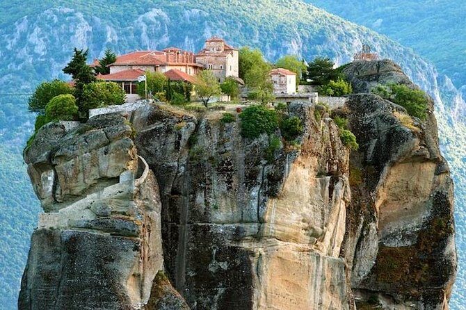 Meteora Full Day Private Tour 8seat - Meteora: Nature’s Masterpiece and Monastic Heritage