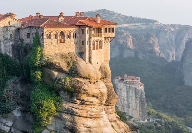 Meteora Trip from Volos - The Allure of Meteora Through a Guided Lens