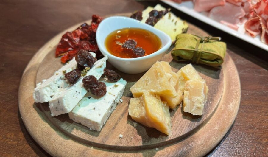 Milan: Aperitivo with Food Selection & a Glass of Wine - The Meeting Point and Logistics