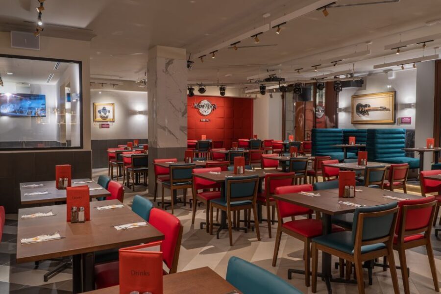 Milan: Hard Rock Cafe with Set Menu for Lunch or Dinner - The Meal Experience