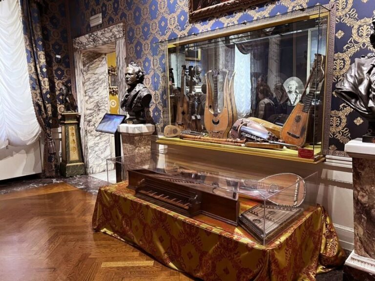 Milan: Scala Theater and Duomo Cathedral Guided Tour - Authentic Voices and Real Experiences