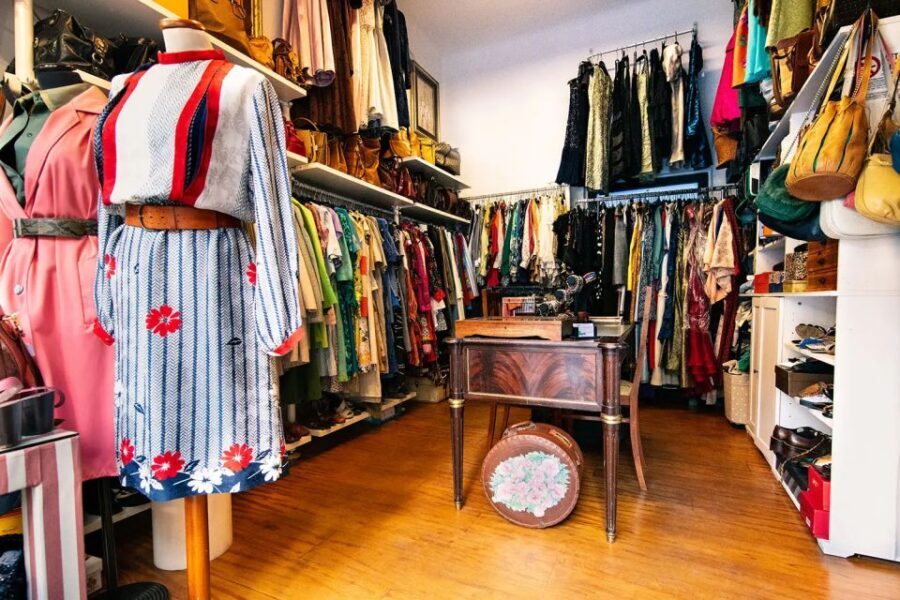 Milan: Vintage Shopping Tour - A Closer Look at the Milan Vintage Shopping Experience