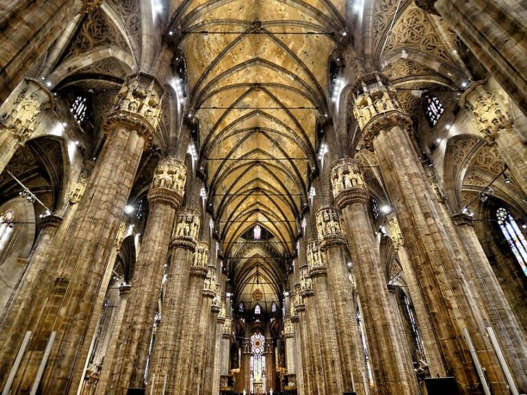 Milans Masterpiece: Duomos Splendor & Stunning Rooftops - From Inside to Rooftops: Stunning Panoramas