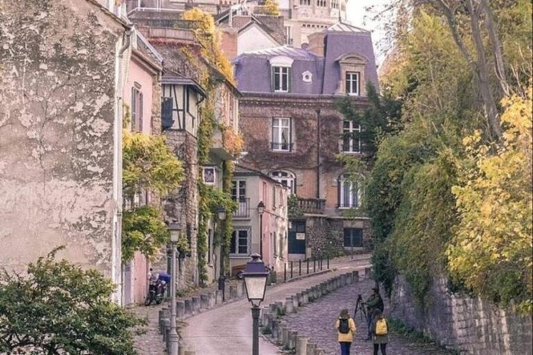 Montmartre Guided Tour with Sacré Cur Church & City Views