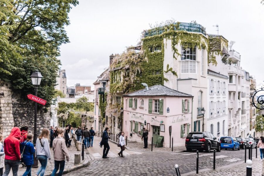 Montmartre, Paris: The Locals' Favorite Arrondissement - A Deep Dive into the Experience