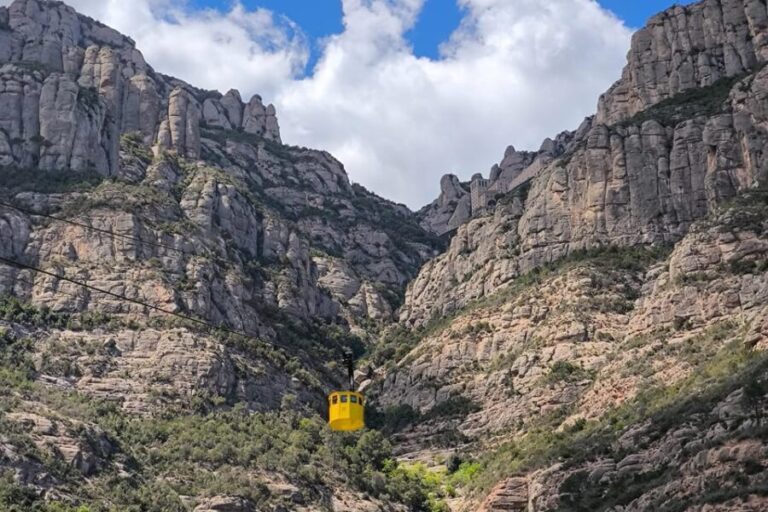 MONTSERRAT: TOUR IN ROMANIAN LANGUAGE - Ascending Montserrat: Cable Car and Views