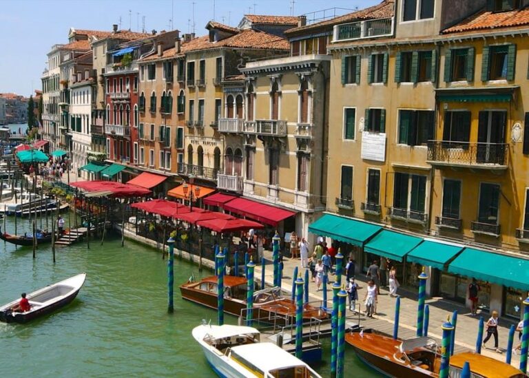 Morning Venice: St. Marks to Gondola, Iconic Highlights - Discovering Venice: A Deep Dive into the Tour Experience