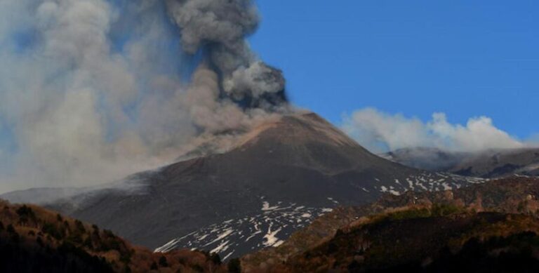 Mount Etna & Taormina Multi-language Tour from Palermo - Key Points