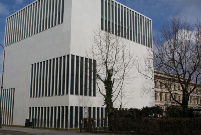 Munich: Nazi History 2-Hour Small Group Walking Tour - What Makes This Tour Stand Out