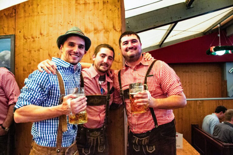 Munich: Oktoberfest Tour with Tent Reservation, Food & Beer - An In-Depth Look at the Oktoberfest Tour
