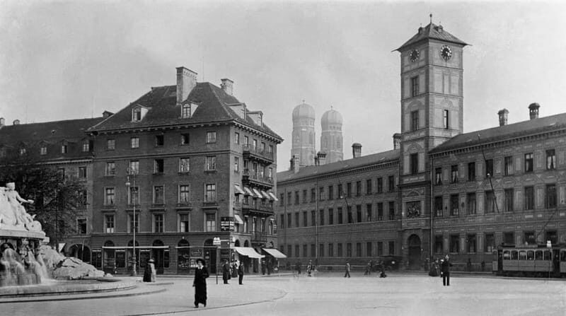 Munich: Old Town Highlights Private City Tour - Walking Tour - An In-Depth Look at the Munich Old Town Highlights Tour